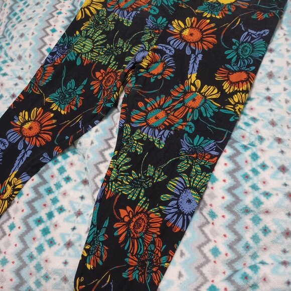 LuLaRoe | Pants & Jumpsuits | Tc2 Lularoe Tall Curvy2 Leggings Cute ...